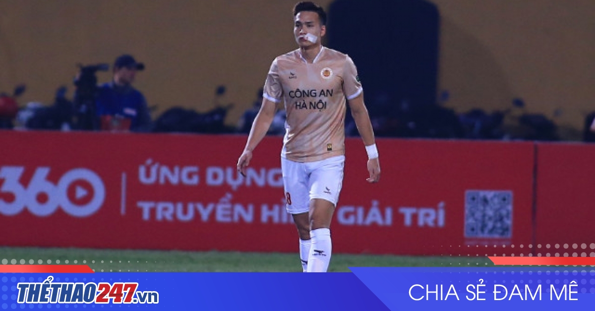 Đội tuyển hội quân, mẹ Việt Anh chạnh lòng về chấn thương của con trai