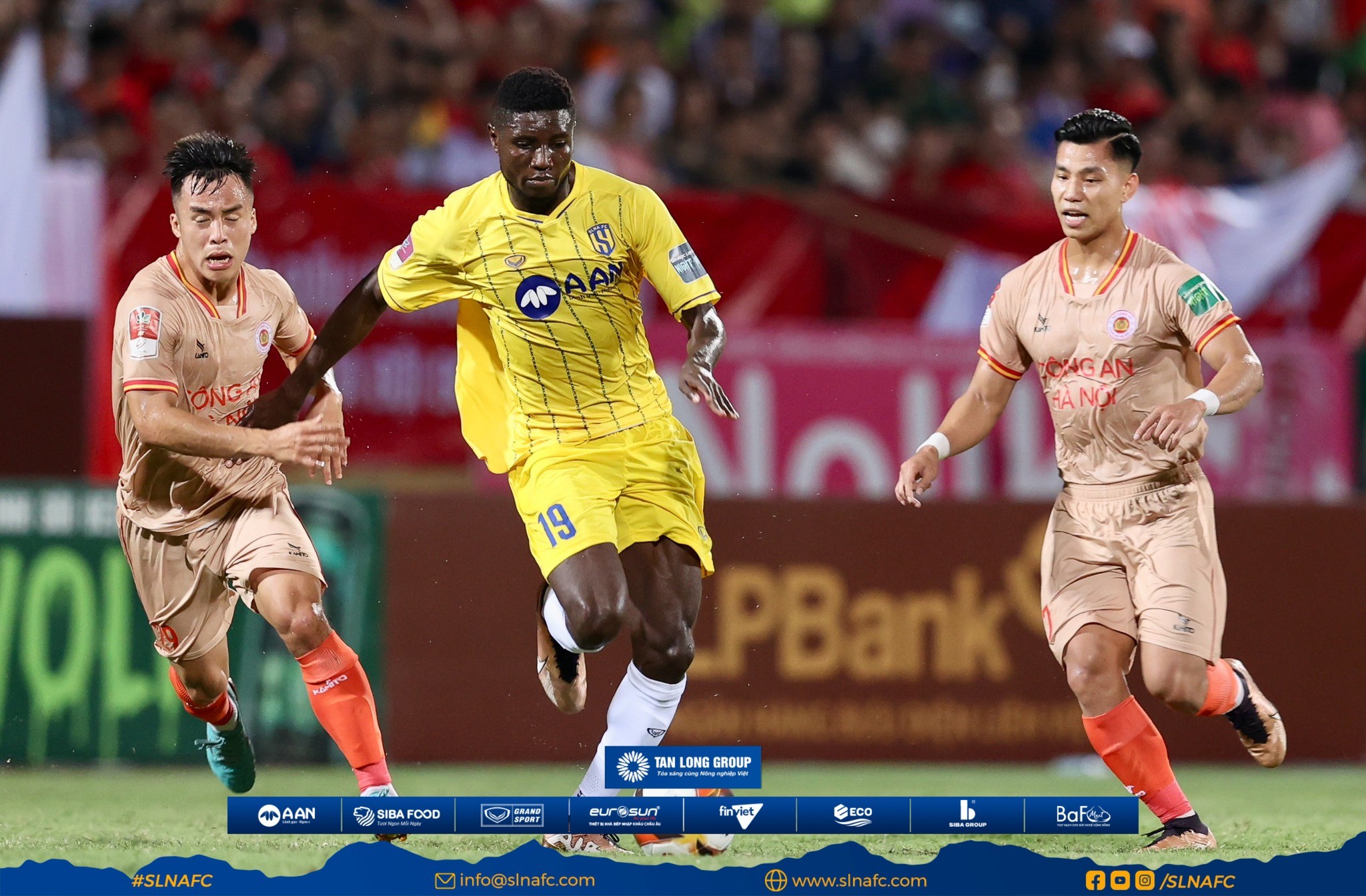 CAHN bị phạt nặng vì lí do không ai ngờ tới