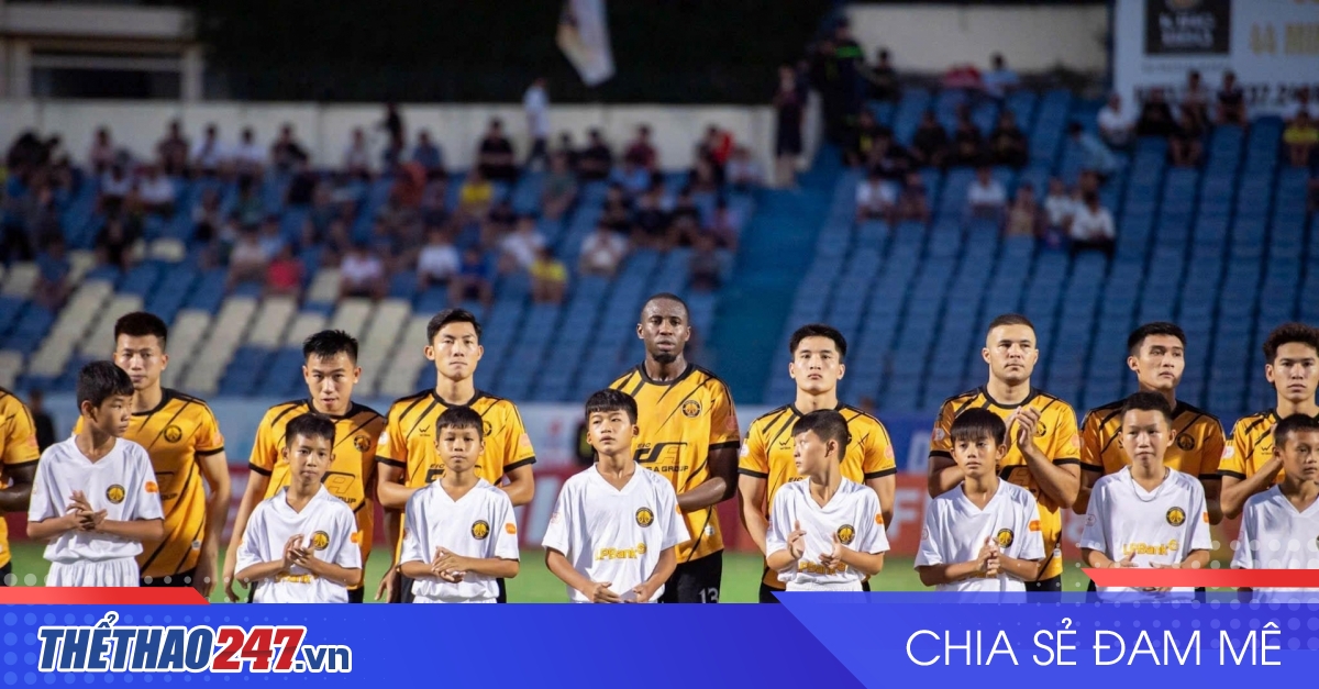 FIFA bất ngờ ra án phạt nặng với đội bóng Việt Nam