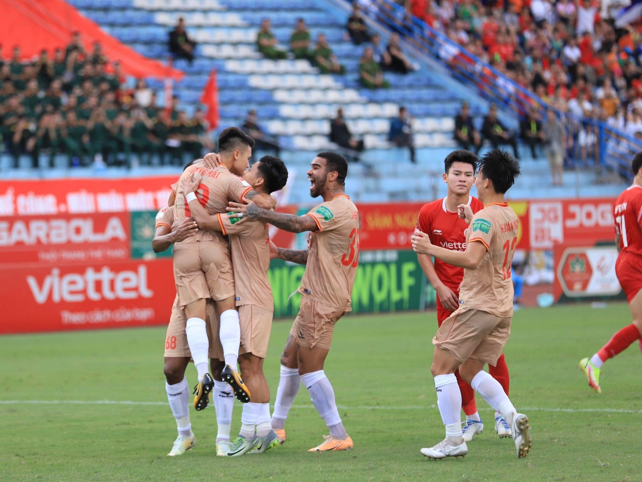 CLB CAHN bị phạt