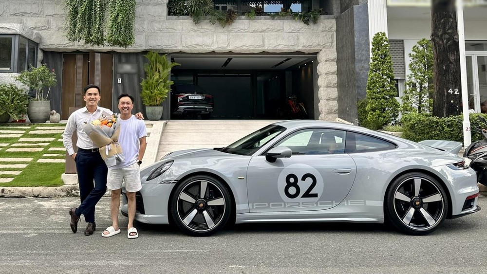 Ngay sau qua Vũ, Cường Đô La nhận bàn giao xế hộp cực hiếm Porsche 911 ...