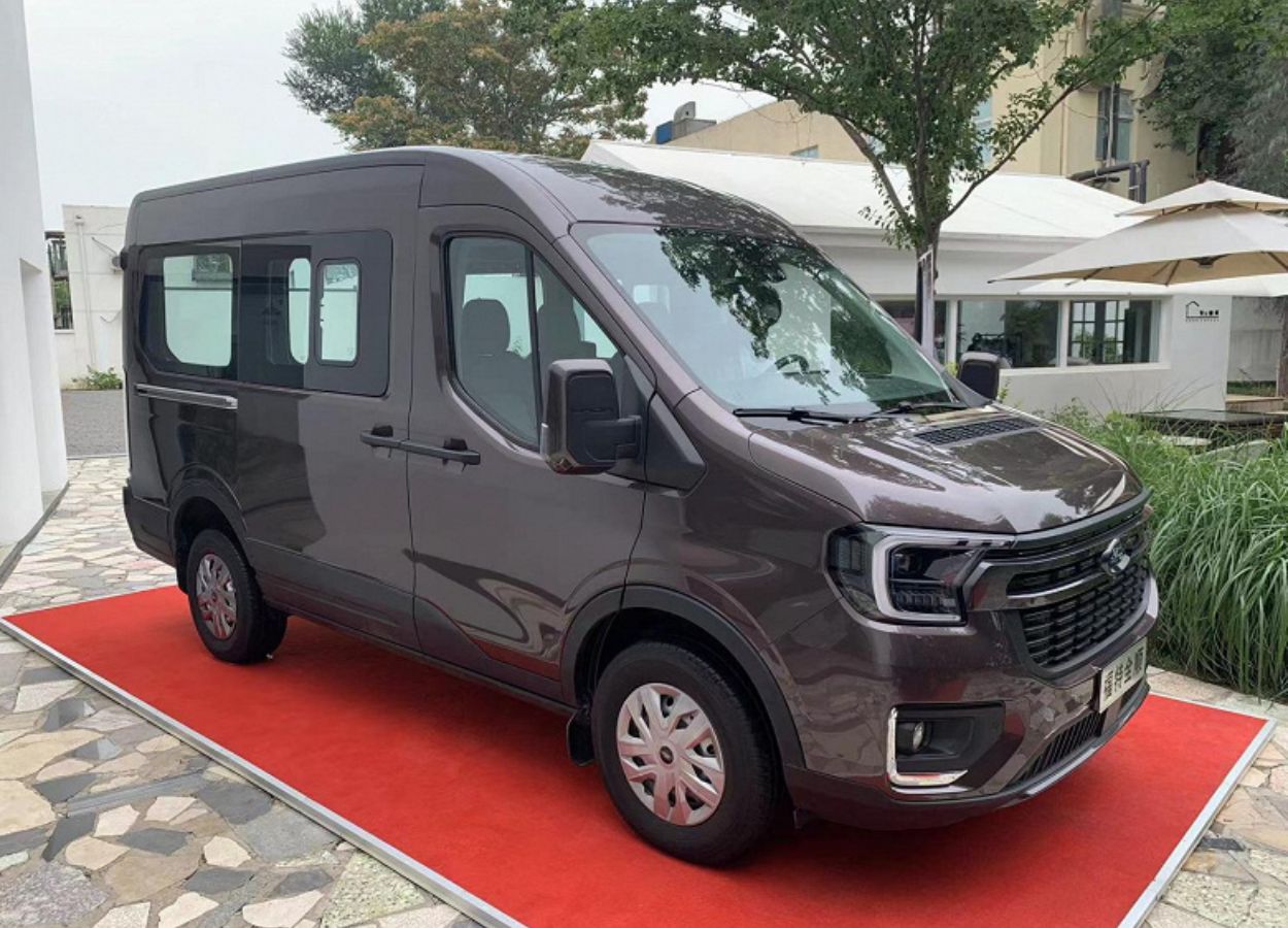 Xe 16 chỗ Ford Transit thế hệ mới sắp trình làng thị trường Việt, thiết ...