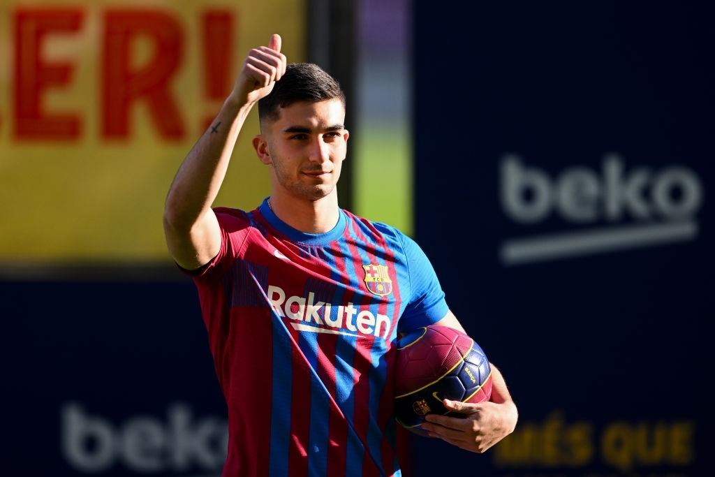 Những hình ảnh đầu tiên của Ferran Torres tại Barca