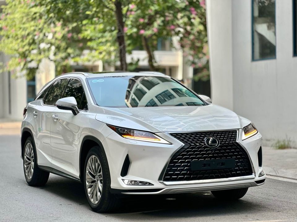 Ngỡ ngàng giá chào bán của Lexus RX 350 cũ sau 3 năm lăn bánh