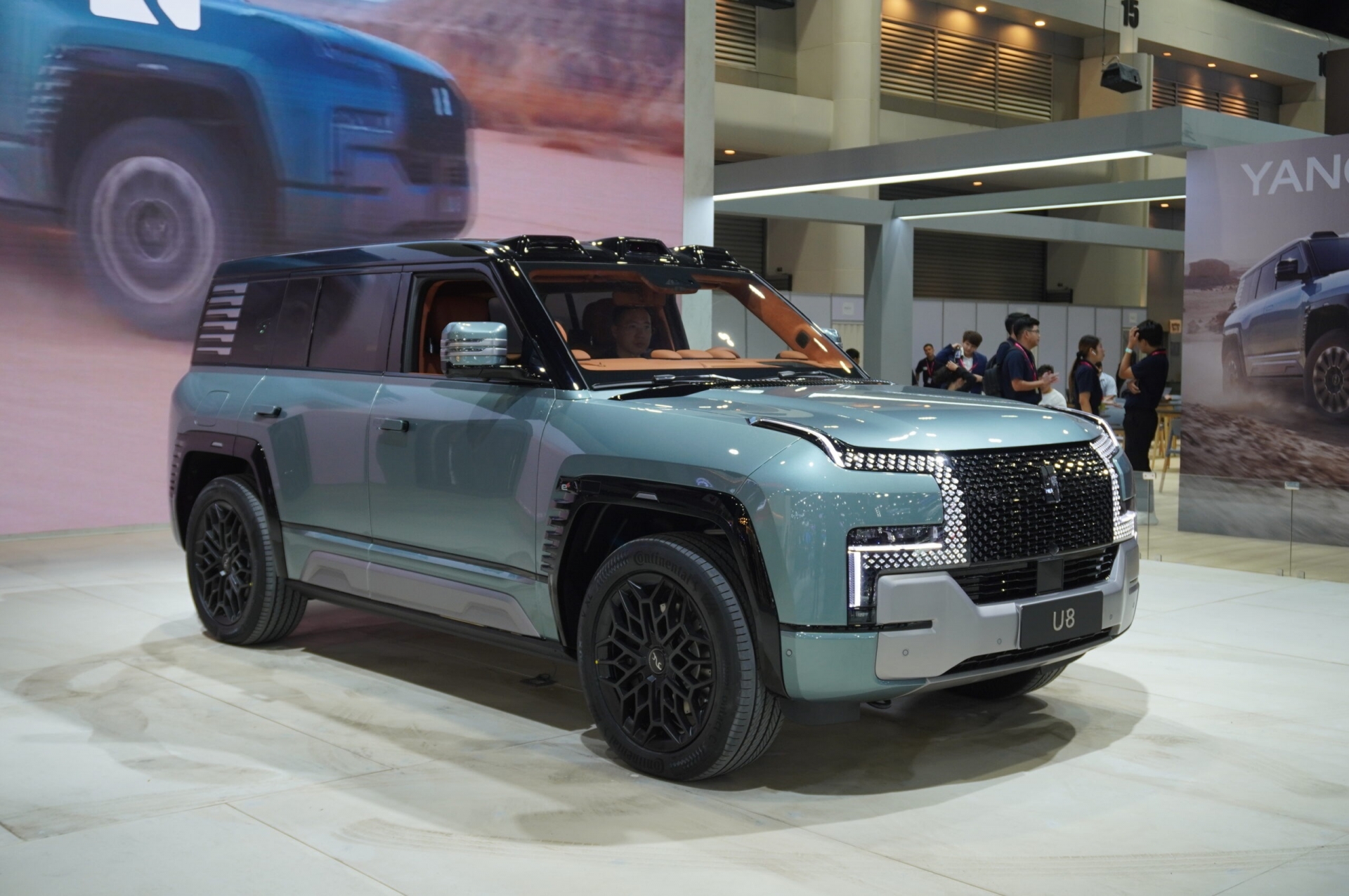 Chiêm ngưỡng YangWang U8 - SUV điện mạnh hơn 1.000 mã lực cùng khả năng bơi dưới nước trong 30 phút