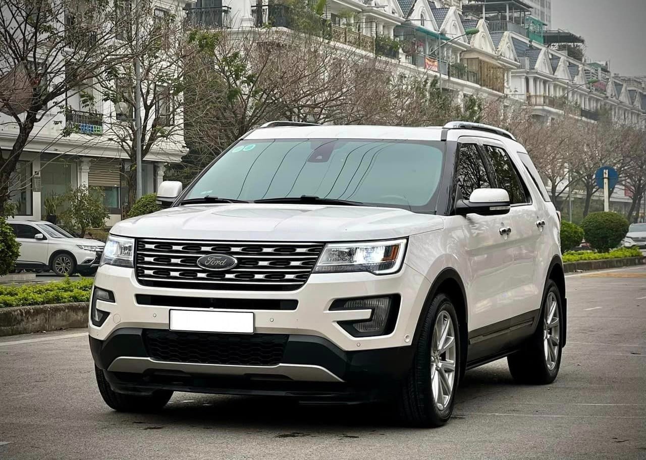 Lăn bánh 7 năm, Ford Explorer cũ xuống giá còn ngang ngửa Territory ...