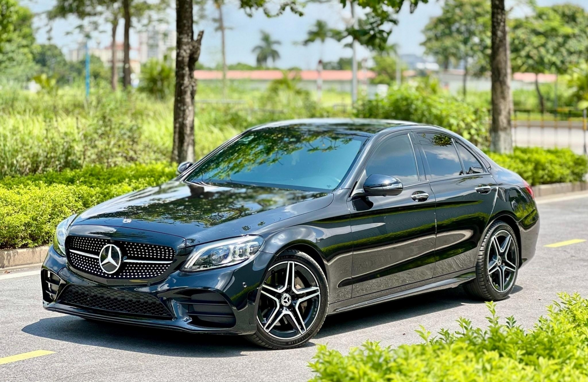 Ngỡ ngàng giá chào bán của Mercedes-Benz C300 AMG 2020 sau 4 năm sử dụng