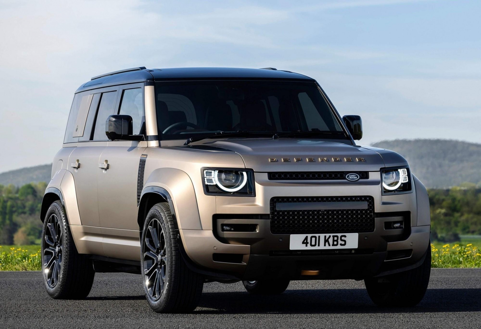 Land Rover Defender facelift sắp ra mắt Việt Nam: Giữ nguyên diện mạo ...