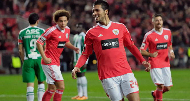 Rộ tin bản hợp đồng đầu tiên của Man Utd là Ezequiel Garay