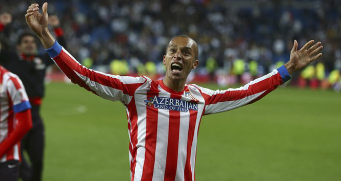 Man Utd có kế sách mới vụ chiêu mộ trung vệ Miranda