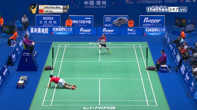 Video cầu lông: Pha phòng thủ ghi điểm đẳng cấp của tay vợt Lin Dan