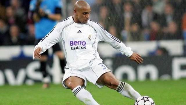 VIDEO bóng đá: Những siêu phẩm không thể cản phá của Roberto Carlos