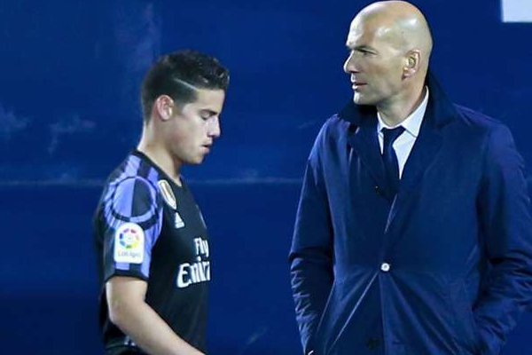 HLV Zidane lên tiếng trước thông tin bị James chửi thề
