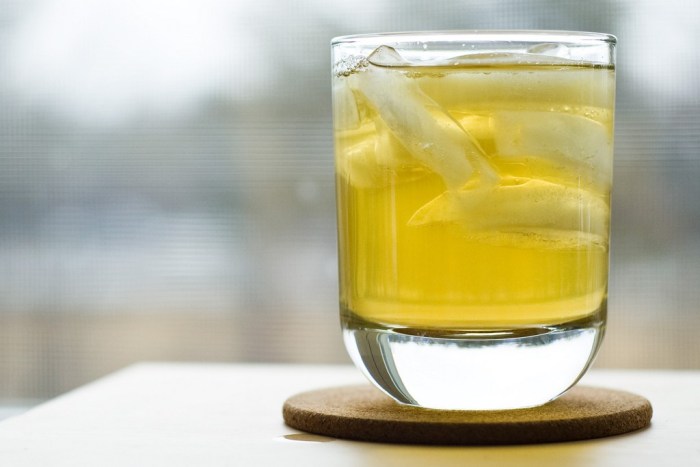 5 lợi ích bất ngờ khi uống đá mỗi ngày