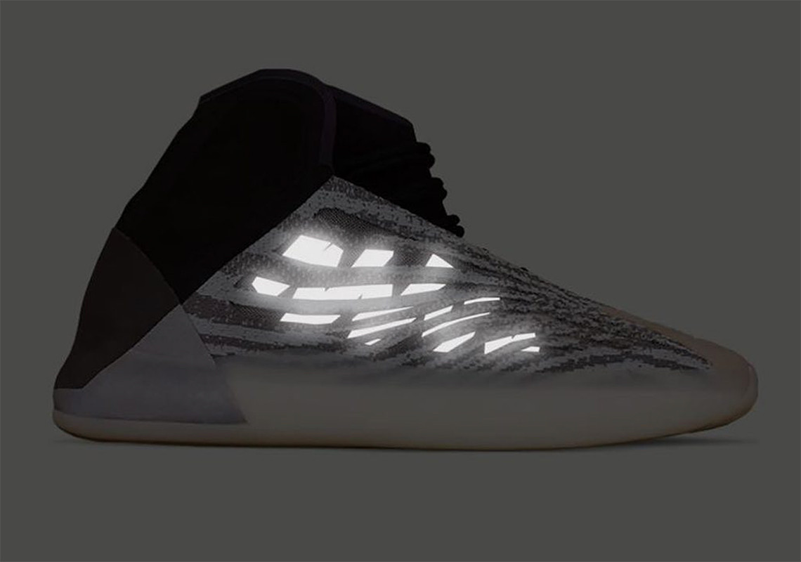 Adidas ra mắt giày bóng rổ Yeezy phản quang