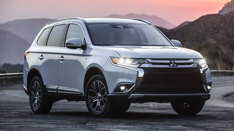 Giá xe Mitsubishi Outlander giảm không phanh gần 200 triệu