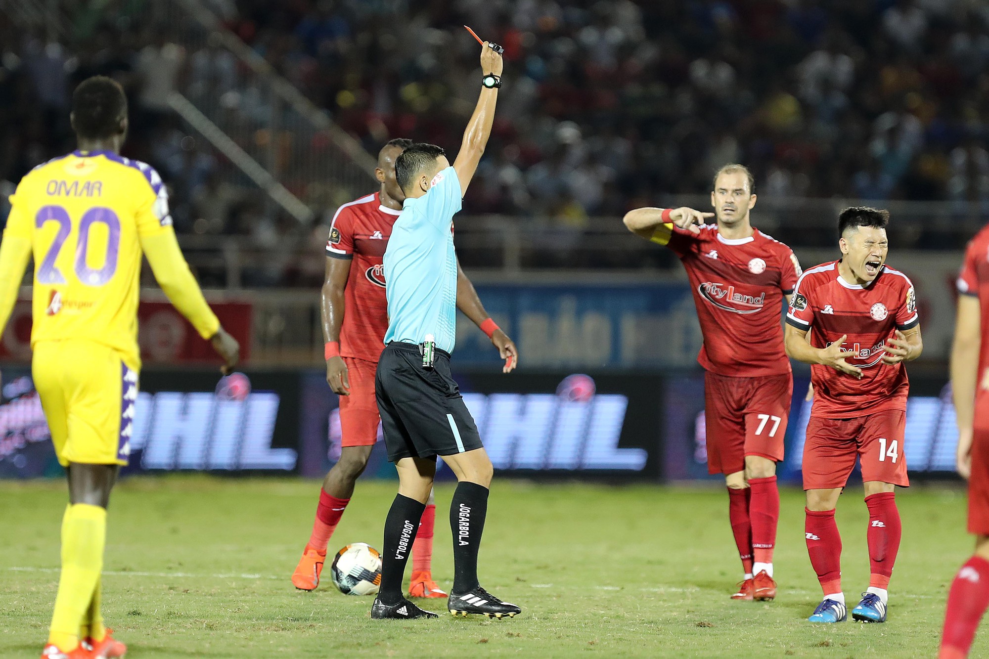 Trọng tài FIFA bắt chính trận 'Siêu kinh điển' của BĐVN